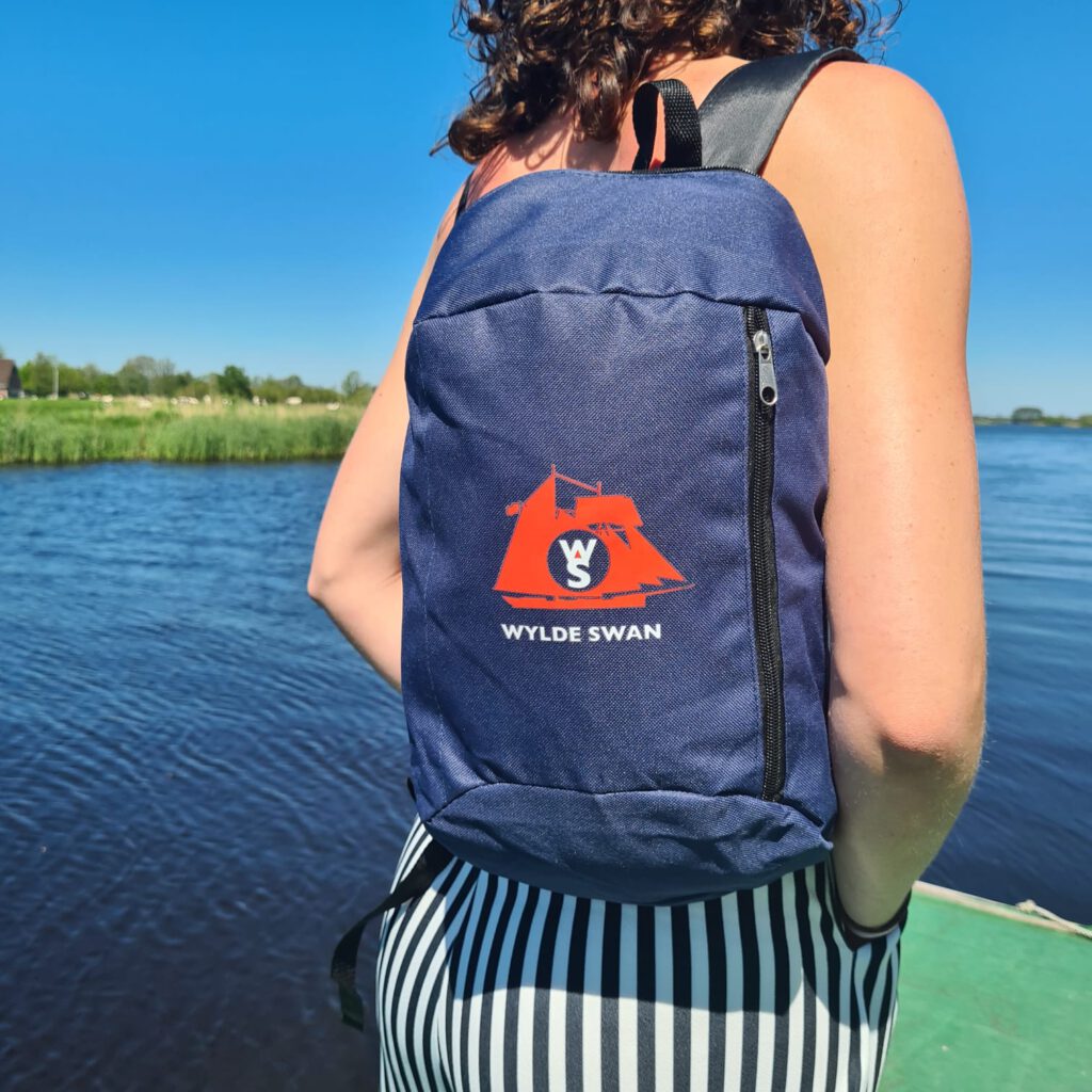 Travel with your new backpack and drinking bottle! - Wylde Swan